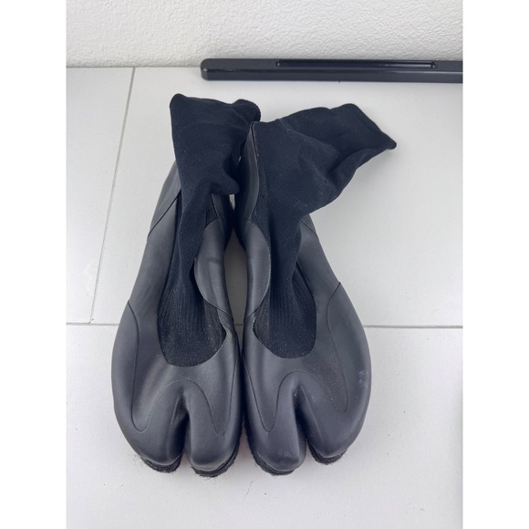 Tabi | Shoes | Japanese Tabi Split Toe Indoor Boots Black Sock Booties ...
